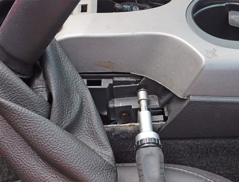 05-13 Corvette Console Cup Holder Assembly | Corvette Magazine